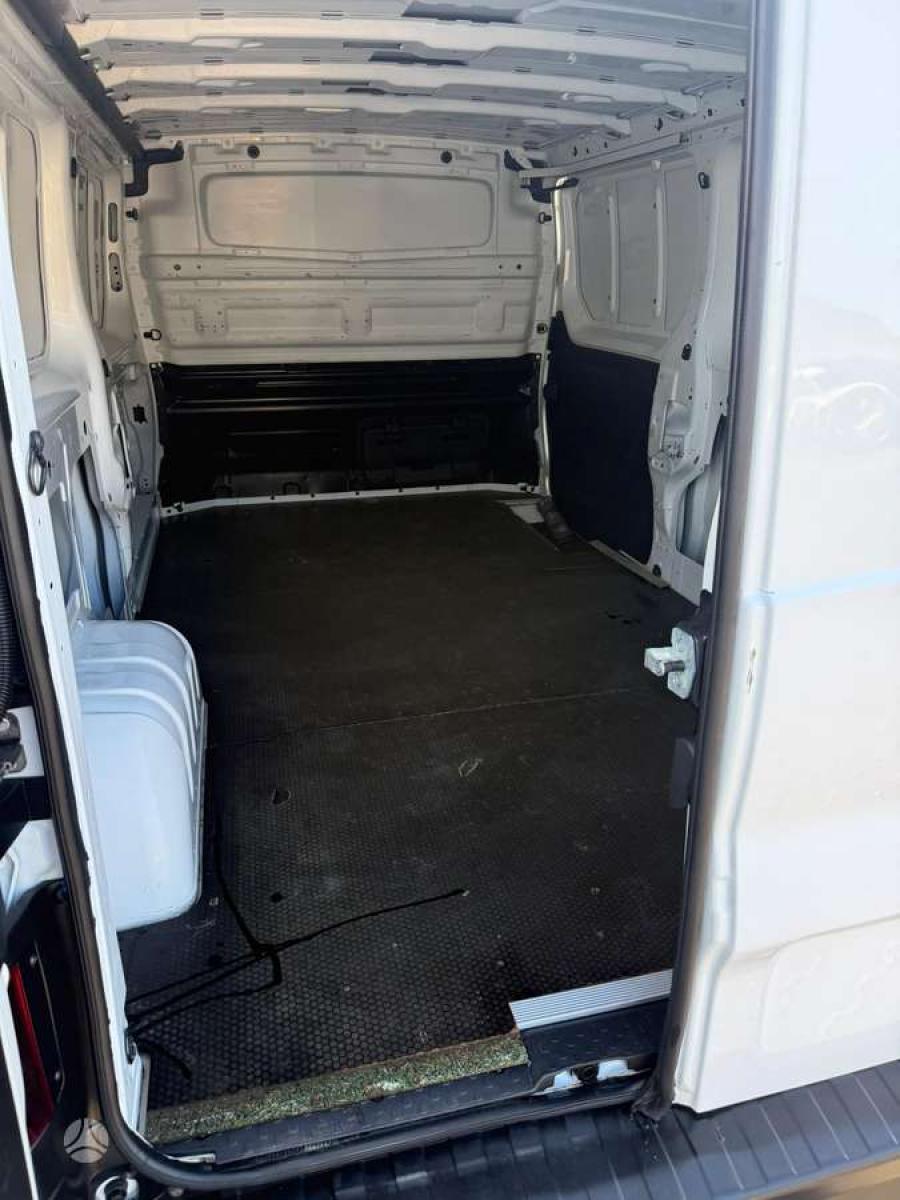 White Renault Trafic 2021 in Kaunas, with an engine capacity of 2.00 L and mileage of 246 thousand km for 5700 €, photo 14 on AUTOMOTO.COM.LV