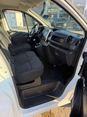 White Renault Trafic 2021 in Kaunas, with an engine capacity of 2.00 L and mileage of 246 thousand km for 5700 €, photo 15 on AUTOMOTO.COM.LV