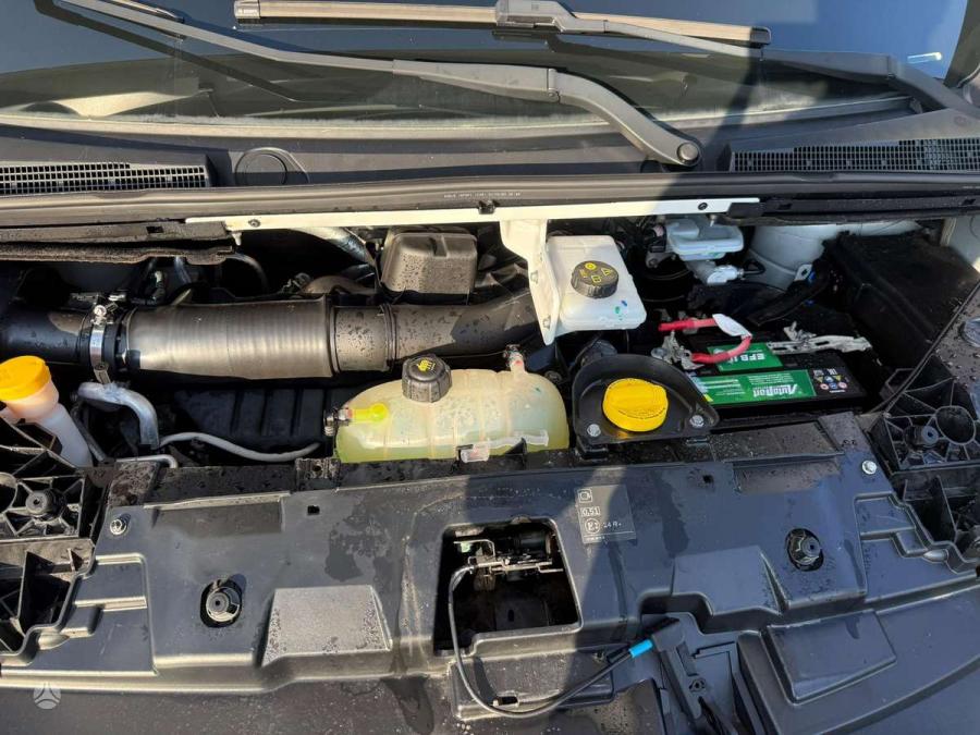 White Renault Trafic 2021 in Kaunas, with an engine capacity of 2.00 L and mileage of 246 thousand km for 5700 €, photo 17 on AUTOMOTO.COM.LV
