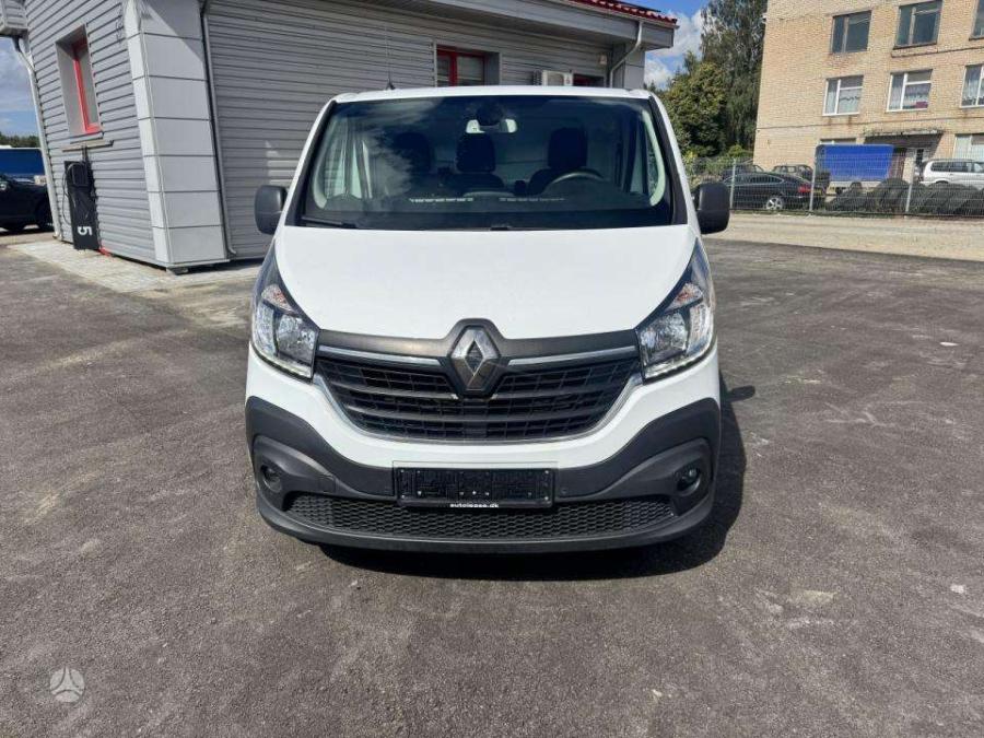 White Renault Trafic 2021 in Radviliskis, with an engine capacity of 2.00 L and mileage of 184 thousand km for 10829 €, photo 3 on AUTOMOTO.COM.LV