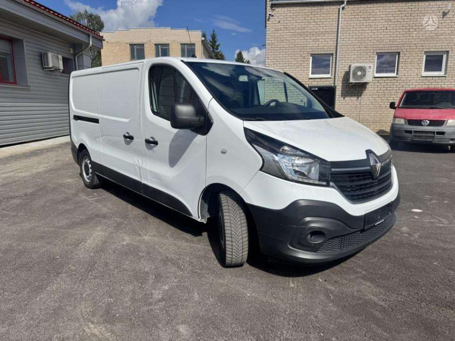 White Renault Trafic 2021 in Radviliskis, with an engine capacity of 2.00 L and mileage of 184 thousand km for 10829 €, photo 4 on AUTOMOTO.COM.LV