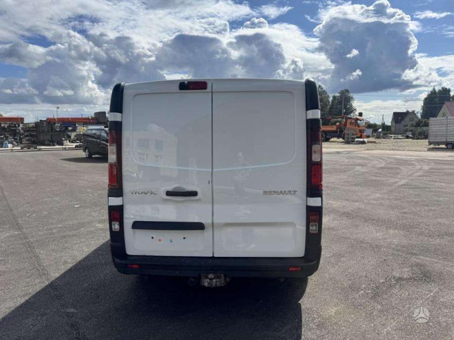 White Renault Trafic 2021 in Radviliskis, with an engine capacity of 2.00 L and mileage of 184 thousand km for 10829 €, photo 7 on AUTOMOTO.COM.LV