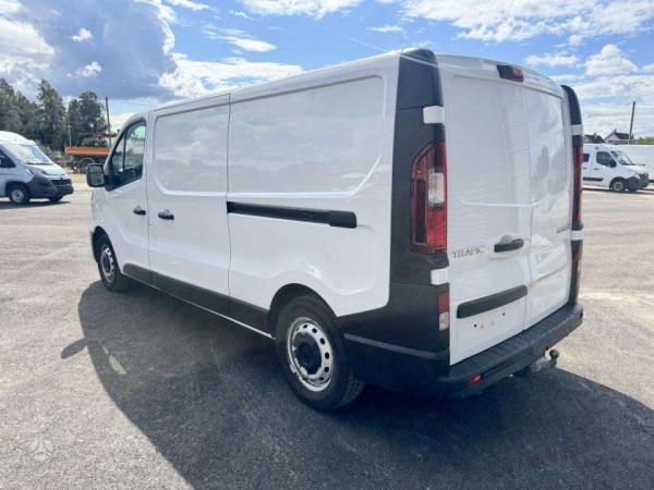 White Renault Trafic 2021 in Radviliskis, with an engine capacity of 2.00 L and mileage of 184 thousand km for 10829 €, photo 7 on AUTOMOTO.COM.LV