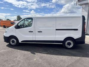 White Renault Trafic 2021 in Radviliskis, with an engine capacity of 2.00 L and mileage of 184 thousand km for 10829 €, photo 9 on AUTOMOTO.COM.LV