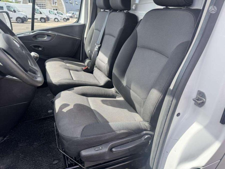 White Renault Trafic 2021 in Radviliskis, with an engine capacity of 2.00 L and mileage of 184 thousand km for 10829 €, photo 16 on AUTOMOTO.COM.LV