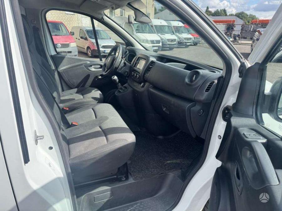 White Renault Trafic 2021 in Radviliskis, with an engine capacity of 2.00 L and mileage of 184 thousand km for 10829 €, photo 17 on AUTOMOTO.COM.LV