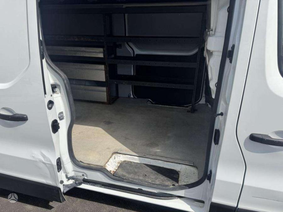 White Renault Trafic 2021 in Radviliskis, with an engine capacity of 2.00 L and mileage of 184 thousand km for 10829 €, photo 18 on AUTOMOTO.COM.LV