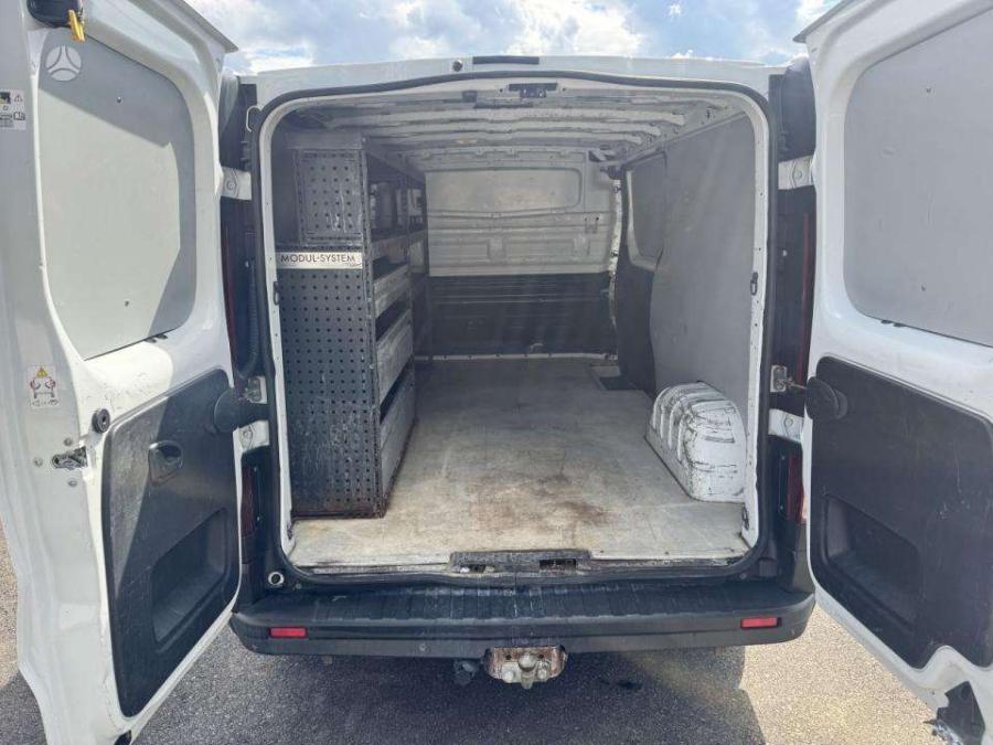 White Renault Trafic 2021 in Radviliskis, with an engine capacity of 2.00 L and mileage of 184 thousand km for 10829 €, photo 19 on AUTOMOTO.COM.LV