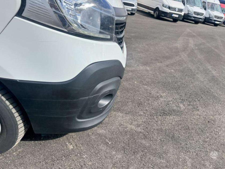 White Renault Trafic 2021 in Radviliskis, with an engine capacity of 2.00 L and mileage of 184 thousand km for 10829 €, photo 22 on AUTOMOTO.COM.LV