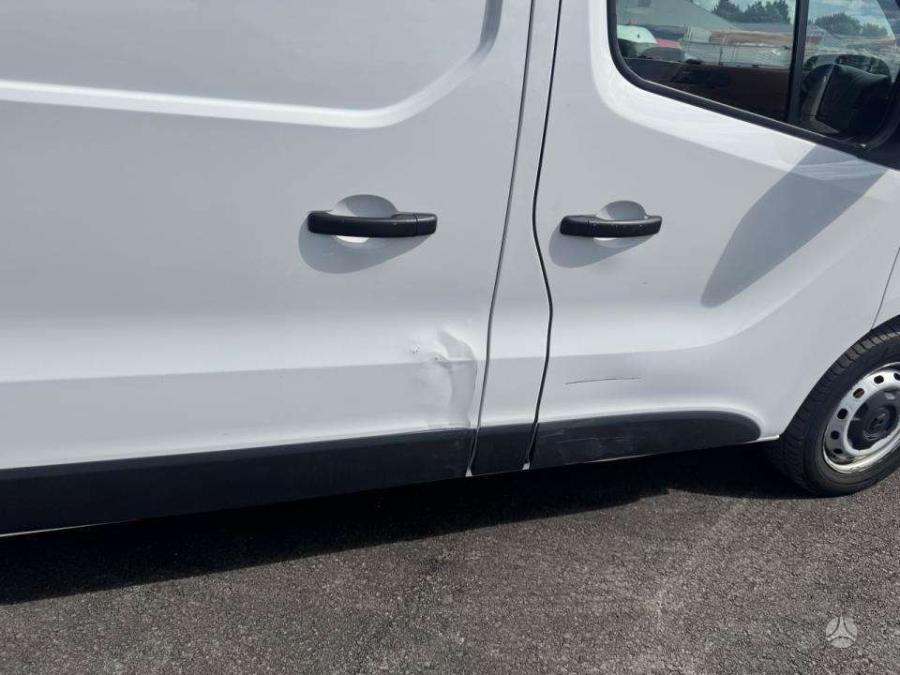 White Renault Trafic 2021 in Radviliskis, with an engine capacity of 2.00 L and mileage of 184 thousand km for 10829 €, photo 26 on AUTOMOTO.COM.LV