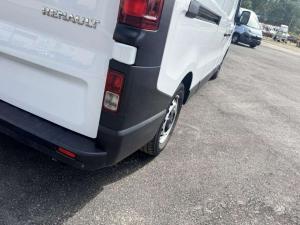 White Renault Trafic 2021 in Radviliskis, with an engine capacity of 2.00 L and mileage of 184 thousand km for 10829 €, photo 27 on AUTOMOTO.COM.LV