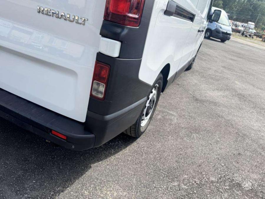 White Renault Trafic 2021 in Radviliskis, with an engine capacity of 2.00 L and mileage of 184 thousand km for 10829 €, photo 27 on AUTOMOTO.COM.LV