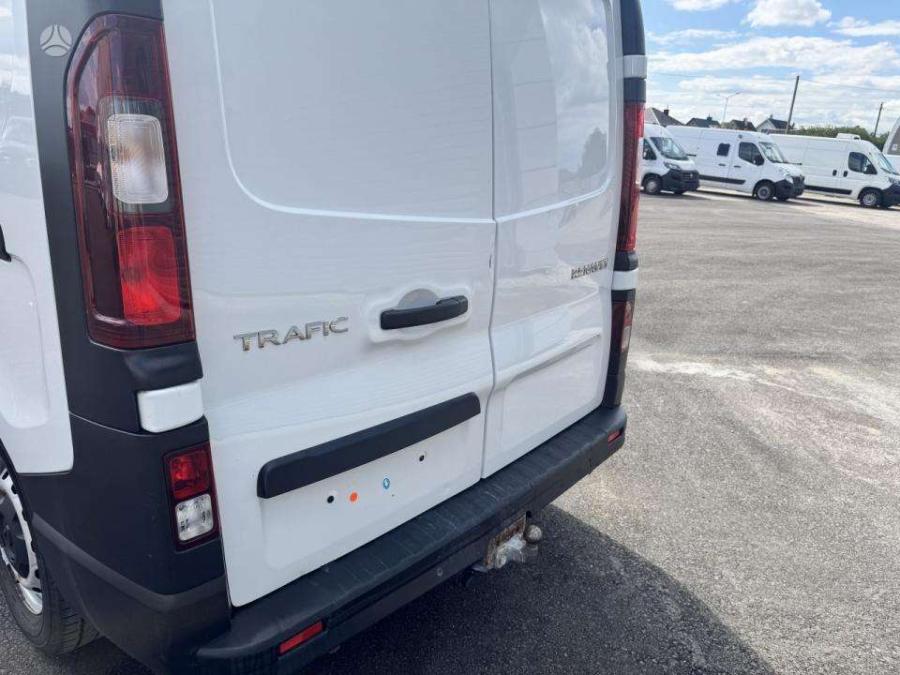 White Renault Trafic 2021 in Radviliskis, with an engine capacity of 2.00 L and mileage of 184 thousand km for 10829 €, photo 29 on AUTOMOTO.COM.LV