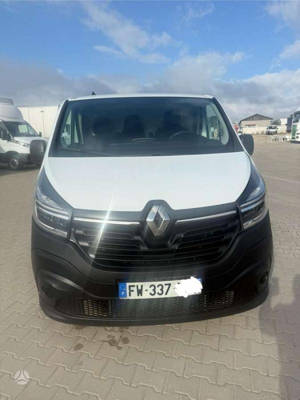 White Renault Trafic 2021 in Kaunas, with an engine capacity of 2.00 L and mileage of 250 thousand km for 5420 €, photo 5 on AUTOMOTO.COM.LV