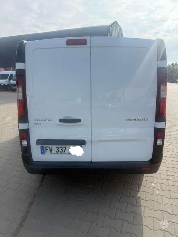 White Renault Trafic 2021 in Kaunas, with an engine capacity of 2.00 L and mileage of 250 thousand km for 5420 €, photo 9 on AUTOMOTO.COM.LV