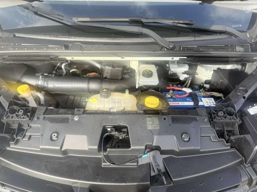 White Renault Trafic 2021 in Kaunas, with an engine capacity of 2.00 L and mileage of 258 thousand km for 5250 €, photo 7 on AUTOMOTO.COM.LV
