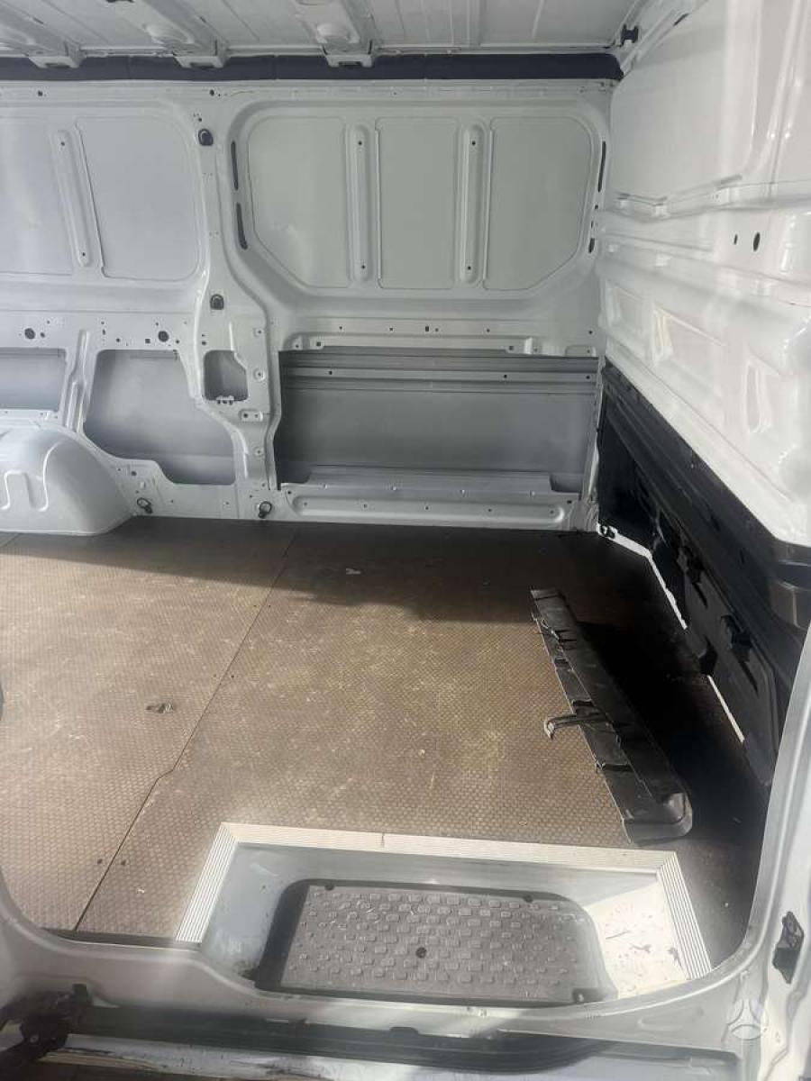 White Renault Trafic 2021 in Kaunas, with an engine capacity of 2.00 L and mileage of 258 thousand km for 5250 €, photo 14 on AUTOMOTO.COM.LV