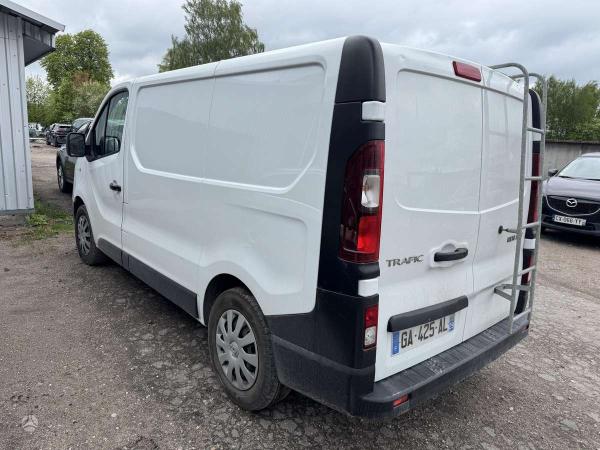 White Renault Trafic 2021 in Taurage, with an engine capacity of 2.00 L and mileage of 39 thousand km for 12900 €, photo 5 on AUTOMOTO.COM.LV