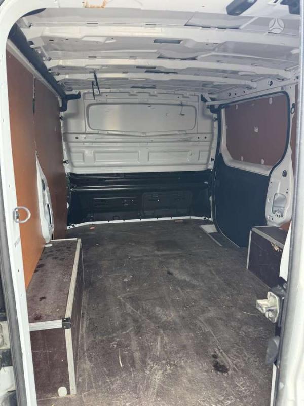 White Renault Trafic 2021 in Taurage, with an engine capacity of 2.00 L and mileage of 39 thousand km for 12900 €, photo 7 on AUTOMOTO.COM.LV