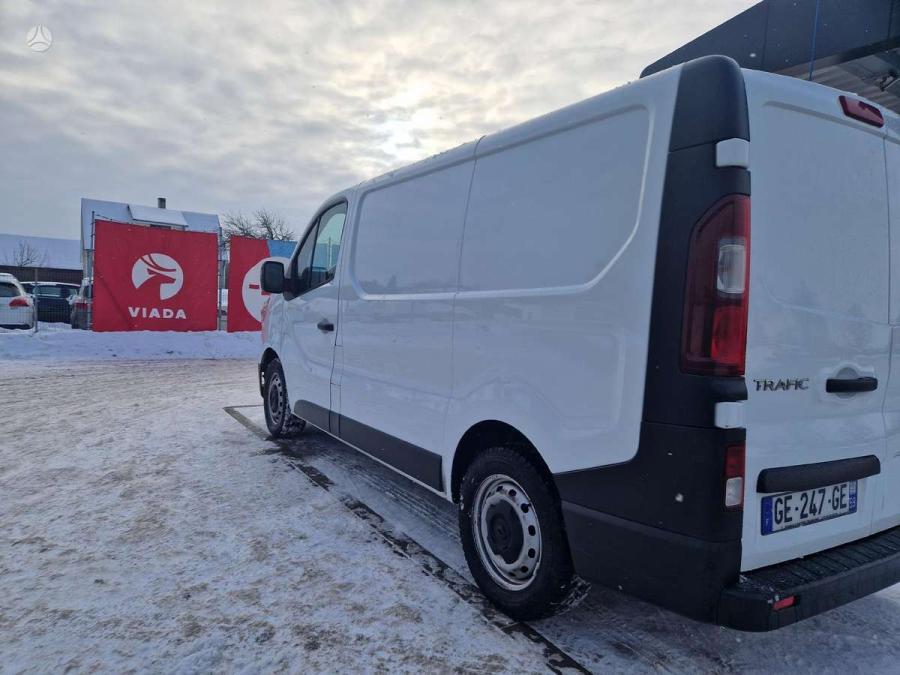White Renault Trafic 2022 in Taurage, with an engine capacity of 2.00 L and mileage of 300 thousand km for 9700 €, photo 4 on AUTOMOTO.COM.LV