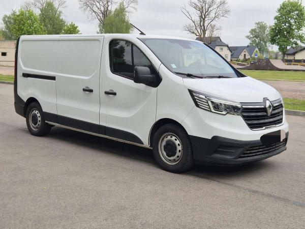 White Renault Trafic 2022 in Taurage, with an engine capacity of 2.00 L and mileage of 165 thousand km for 11800 €, photo 4 on AUTOMOTO.COM.LV