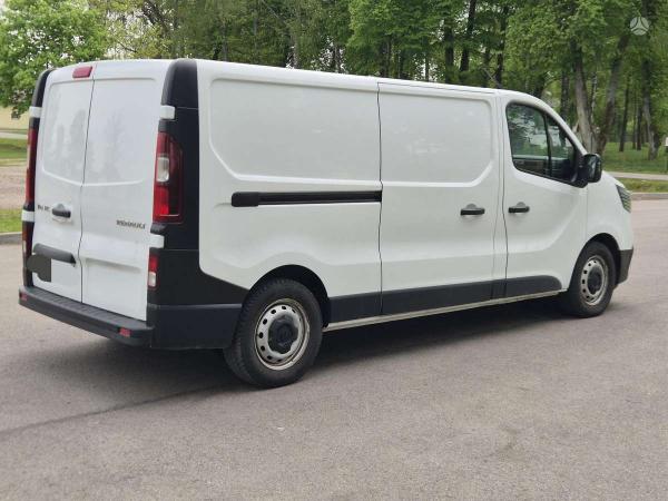 White Renault Trafic 2022 in Taurage, with an engine capacity of 2.00 L and mileage of 165 thousand km for 11800 €, photo 5 on AUTOMOTO.COM.LV