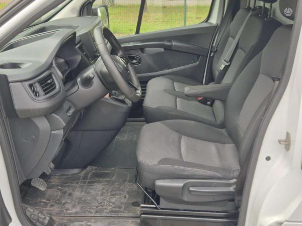 White Renault Trafic 2022 in Taurage, with an engine capacity of 2.00 L and mileage of 165 thousand km for 11800 €, photo 8 on AUTOMOTO.COM.LV