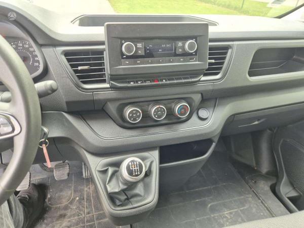 White Renault Trafic 2022 in Taurage, with an engine capacity of 2.00 L and mileage of 165 thousand km for 11800 €, photo 10 on AUTOMOTO.COM.LV