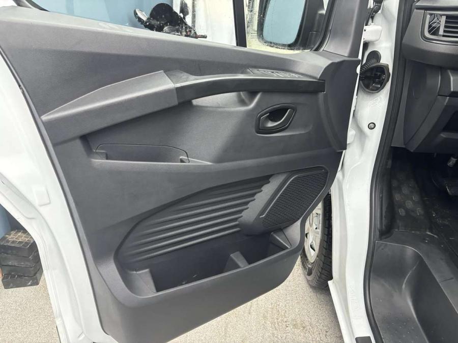 Balts Renault Trafic 2024 Kauņa, ar dzinēja tilpumu 2.00 L un nobraukumu 34 tūkst. km par 29900 €, foto 16 vietnē AUTOMOTO.COM.LV
