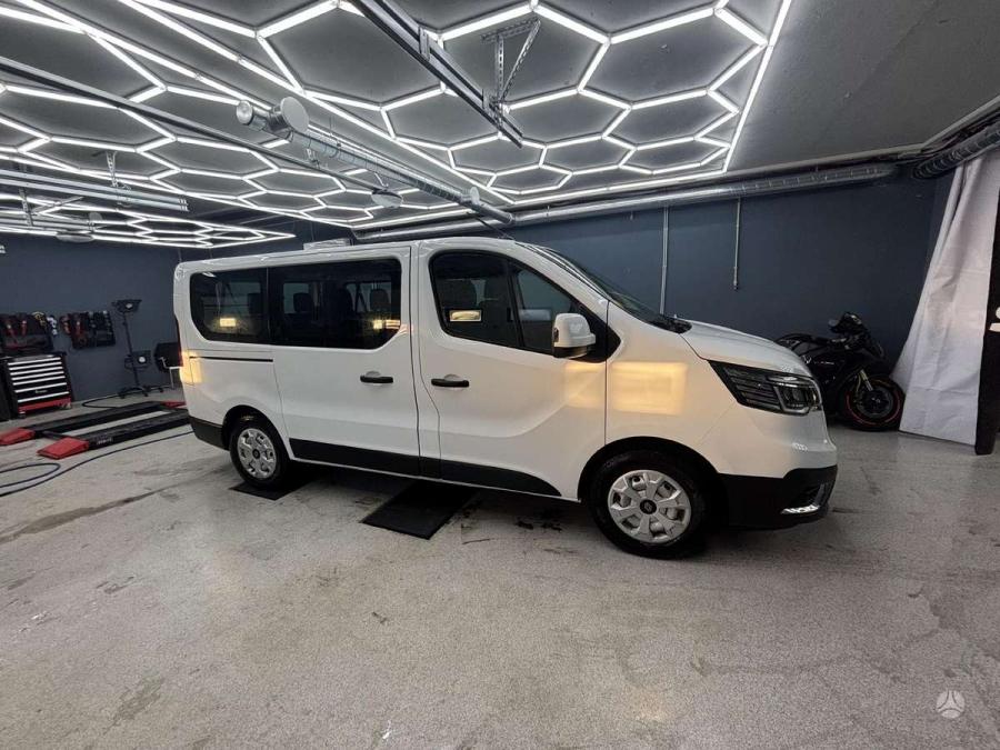 Balts Renault Trafic 2024 Kauņa, ar dzinēja tilpumu 2.00 L un nobraukumu 34 tūkst. km par 29900 €, foto 24 vietnē AUTOMOTO.COM.LV