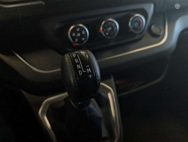 White Renault Trafic 2024 in Kaunas, with an engine capacity of 2.00 L and mileage of 181 thousand km for 28900 €, photo 8 on AUTOMOTO.COM.LV