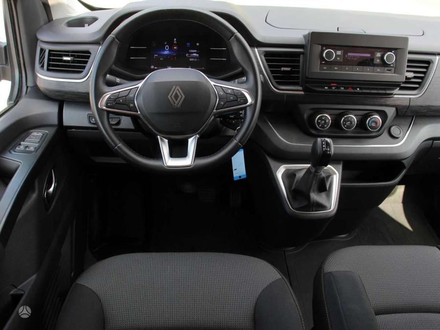 White Renault Trafic 2024 in Vilnius, with an engine capacity of 2.00 L and mileage of 136 thousand km for 28950 €, photo 6 on AUTOMOTO.COM.LV