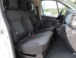 White Renault Trafic 2024 in Vilnius, with an engine capacity of 2.00 L and mileage of 136 thousand km for 28950 €, photo 14 on AUTOMOTO.COM.LV