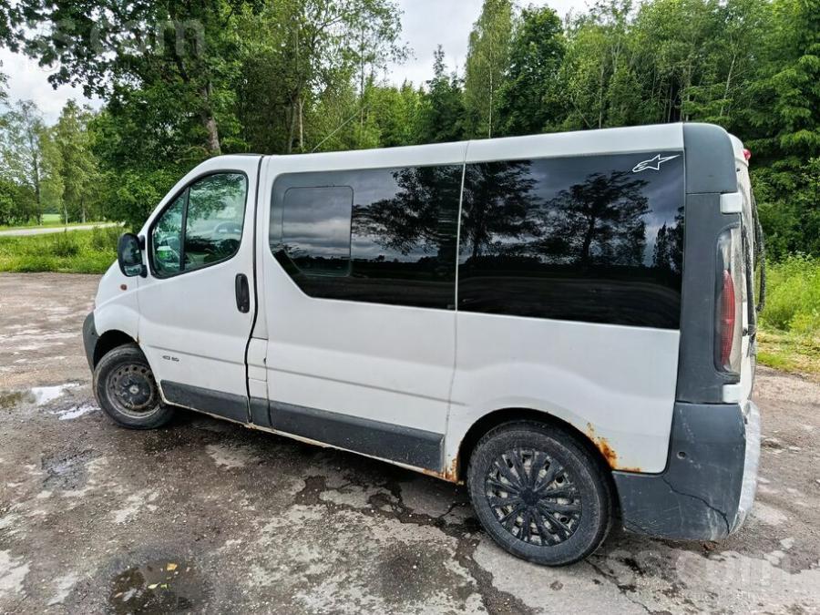 White Renault Trafic 2002 in Valmiera, with an engine capacity of 1.90 L and mileage of 428 thousand km for 2100 €, photo 1 on AUTOMOTO.COM.LV