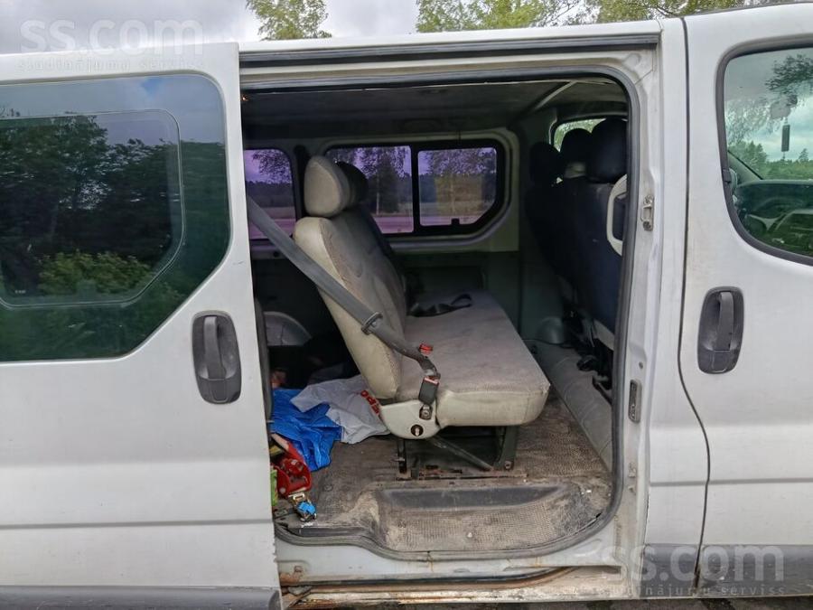 White Renault Trafic 2002 in Valmiera, with an engine capacity of 1.90 L and mileage of 428 thousand km for 2100 €, photo 3 on AUTOMOTO.COM.LV