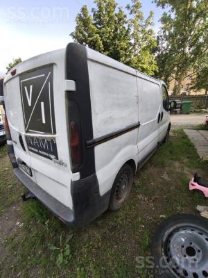 White Renault Trafic 2002 in Riga, with an engine capacity of 2.00 L and mileage of 408 thousand km for 1650 €, photo 3 on AUTOMOTO.COM.LV