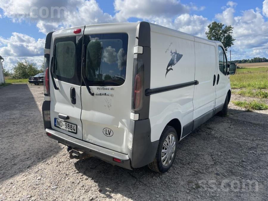 White Renault Trafic 2002 in Talsi, with an engine capacity of 1.90 L and mileage of 237 thousand km for 3000 €, photo 4 on AUTOMOTO.COM.LV