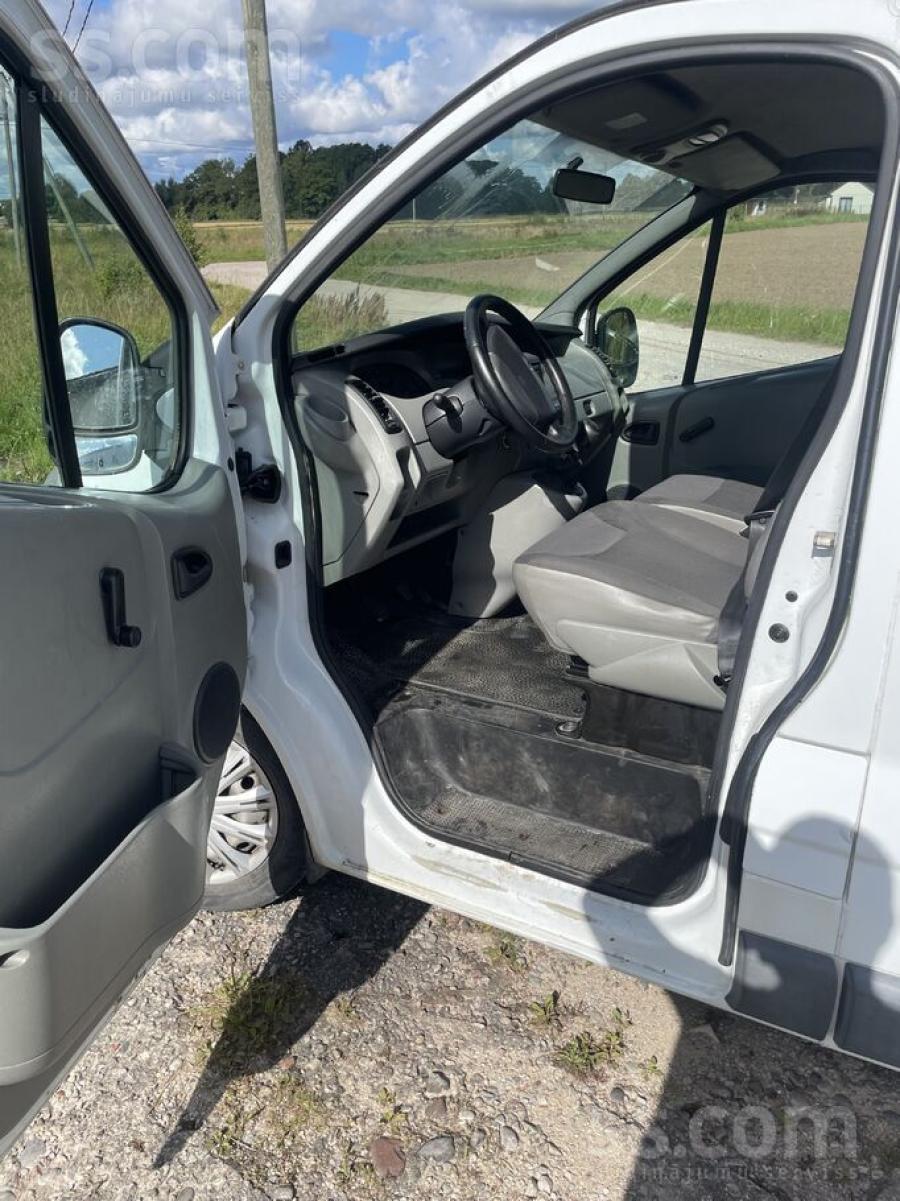 White Renault Trafic 2002 in Talsi, with an engine capacity of 1.90 L and mileage of 237 thousand km for 3000 €, photo 7 on AUTOMOTO.COM.LV