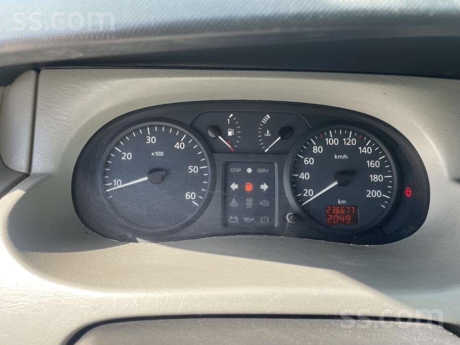 White Renault Trafic 2002 in Talsi, with an engine capacity of 1.90 L and mileage of 237 thousand km for 3000 €, photo 8 on AUTOMOTO.COM.LV