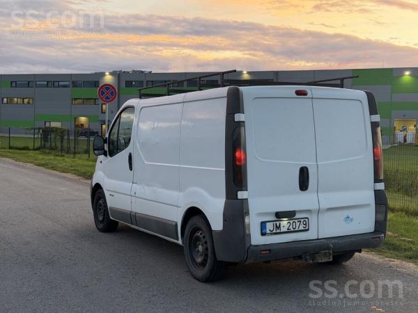 Renault Trafic 2002 in Riga on AUTOMOTO.COM.LV White Renault Trafic 2002 in Riga, with an engine capacity of 1.90 L and mileage of 301 thousand km for 2300 €, photo 5 on AUTOMOTO.COM.LV