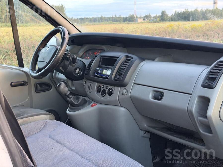 White Renault Trafic 2002 in Riga, with an engine capacity of 1.90 L and mileage of 301 thousand km for 2300 €, photo 7 on AUTOMOTO.COM.LV