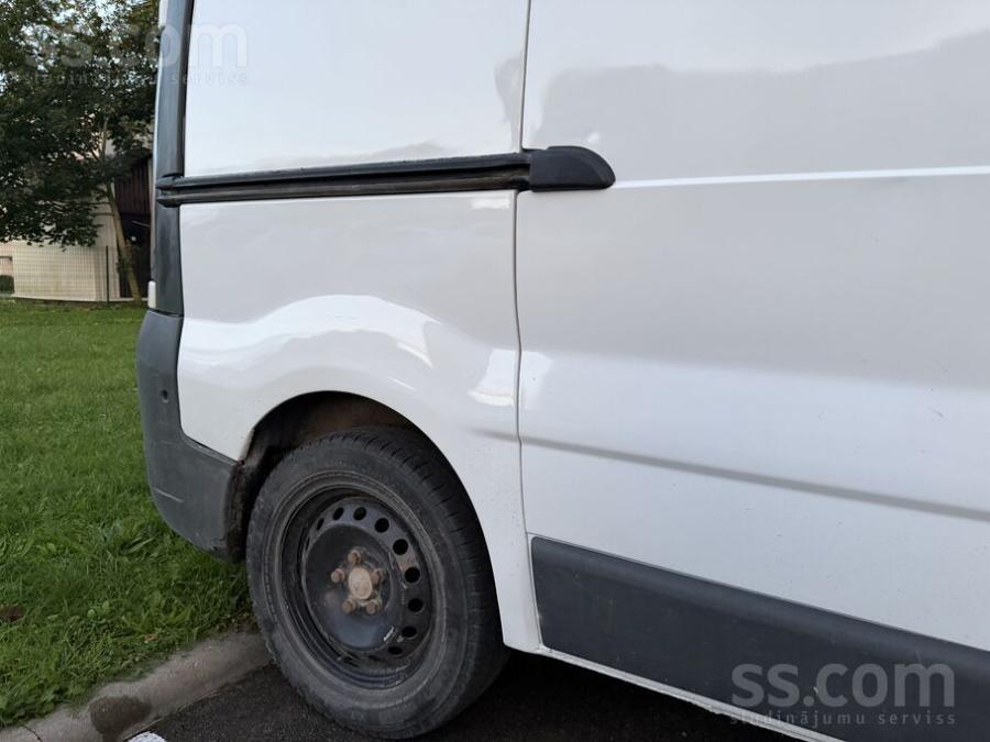 White Renault Trafic 2002 in Riga, with an engine capacity of 1.90 L and mileage of 301 thousand km for 2300 €, photo 10 on AUTOMOTO.COM.LV