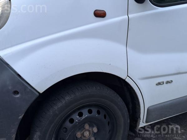 Renault Trafic 2002 in Riga on AUTOMOTO.COM.LV White Renault Trafic 2002 in Riga, with an engine capacity of 1.90 L and mileage of 301 thousand km for 2300 €, photo 11 on AUTOMOTO.COM.LV
