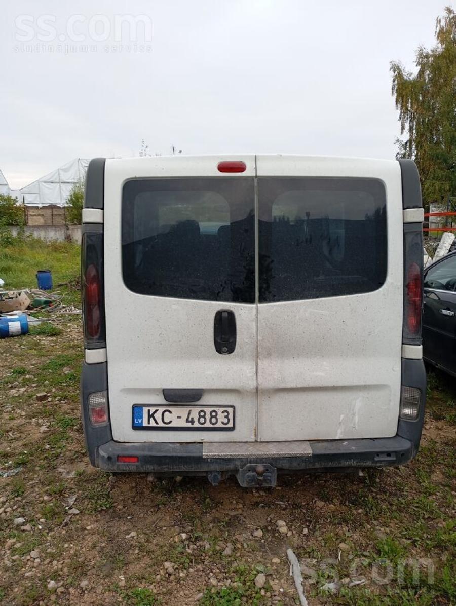 Balts Renault Trafic 2003 Rīga, ar dzinēja tilpumu 1.90 L un nobraukumu 380 tūkst. km par 2300 €, foto 3 vietnē AUTOMOTO.COM.LV