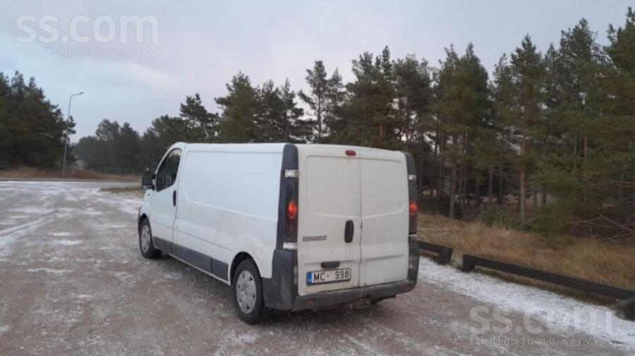 White Renault Trafic 2004 in Liepaja, with an engine capacity of 1.90 L and mileage of 377 thousand km for 2800 €, photo 2 on AUTOMOTO.COM.LV