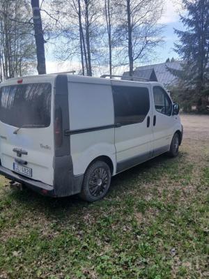 White Renault Trafic 2004 in Riga, with an engine capacity of 1.90 L and mileage of 445 thousand km for 2400 €, photo 4 on AUTOMOTO.COM.LV