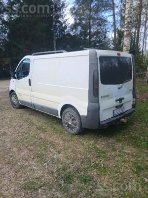 White Renault Trafic 2004 in Riga, with an engine capacity of 1.90 L and mileage of 445 thousand km for 2400 €, photo 5 on AUTOMOTO.COM.LV