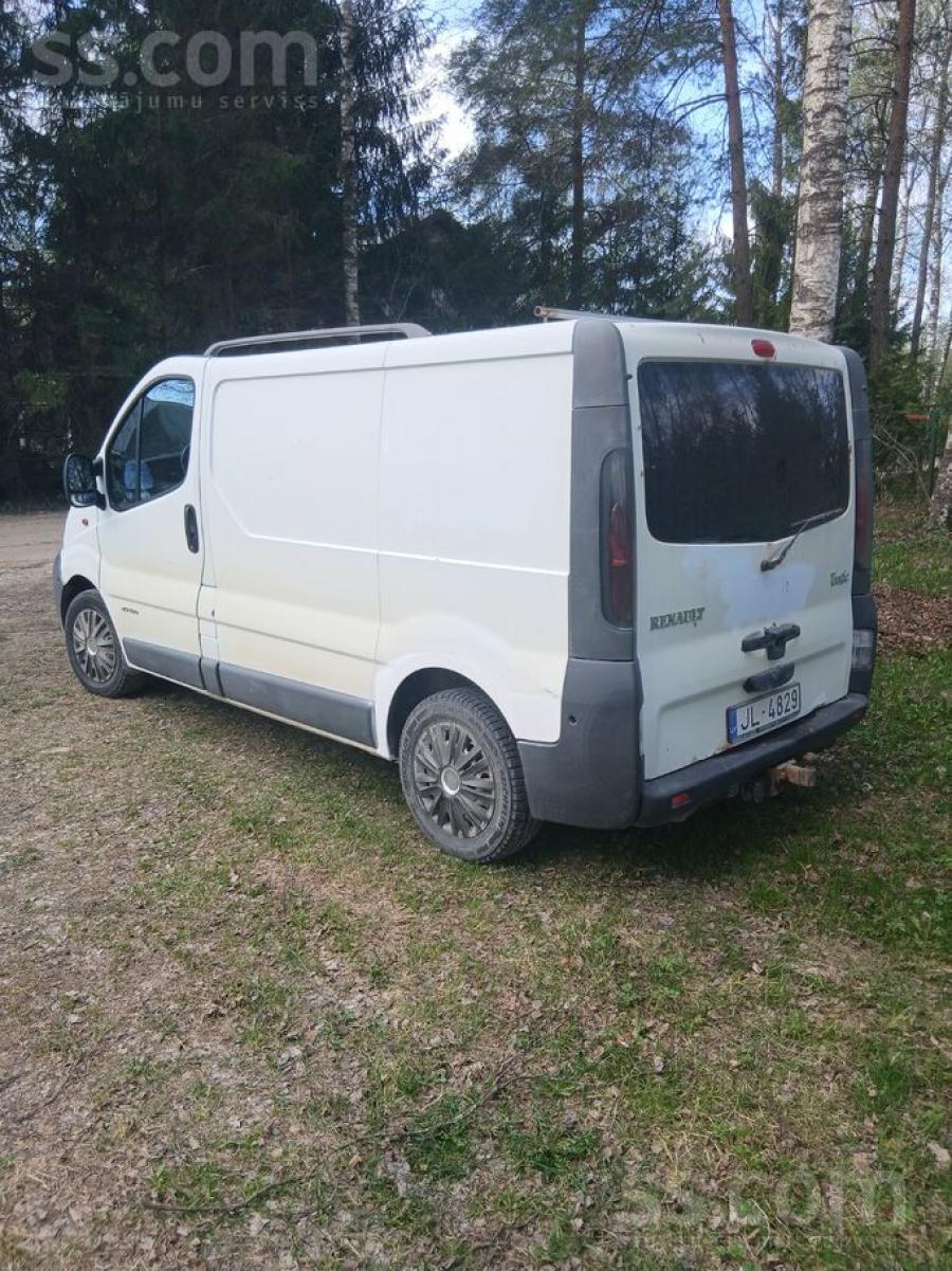 White Renault Trafic 2004 in Riga, with an engine capacity of 1.90 L and mileage of 445 thousand km for 2400 €, photo 5 on AUTOMOTO.COM.LV