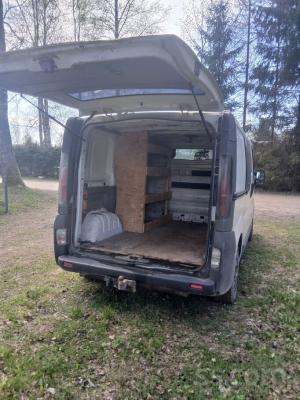 White Renault Trafic 2004 in Riga, with an engine capacity of 1.90 L and mileage of 445 thousand km for 2400 €, photo 6 on AUTOMOTO.COM.LV