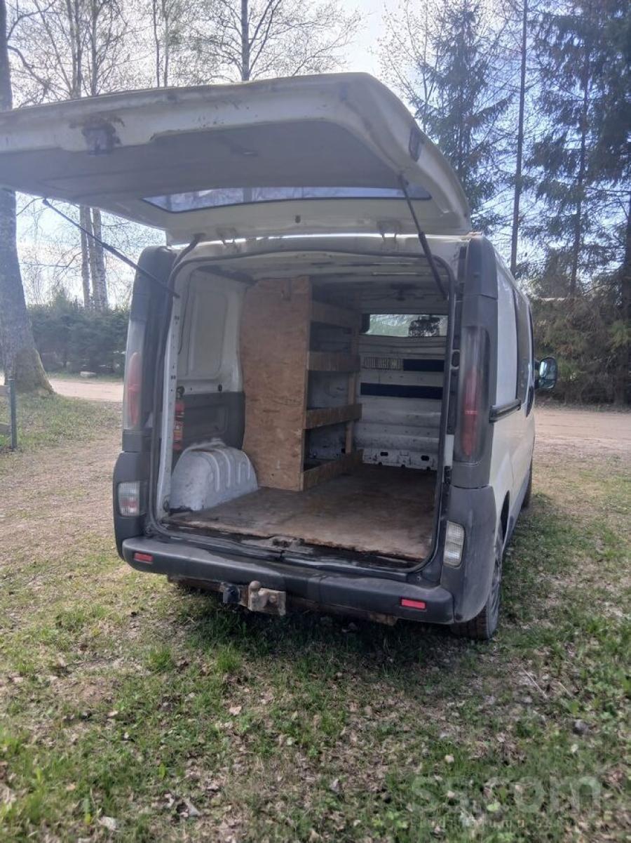 White Renault Trafic 2004 in Riga, with an engine capacity of 1.90 L and mileage of 445 thousand km for 2400 €, photo 6 on AUTOMOTO.COM.LV